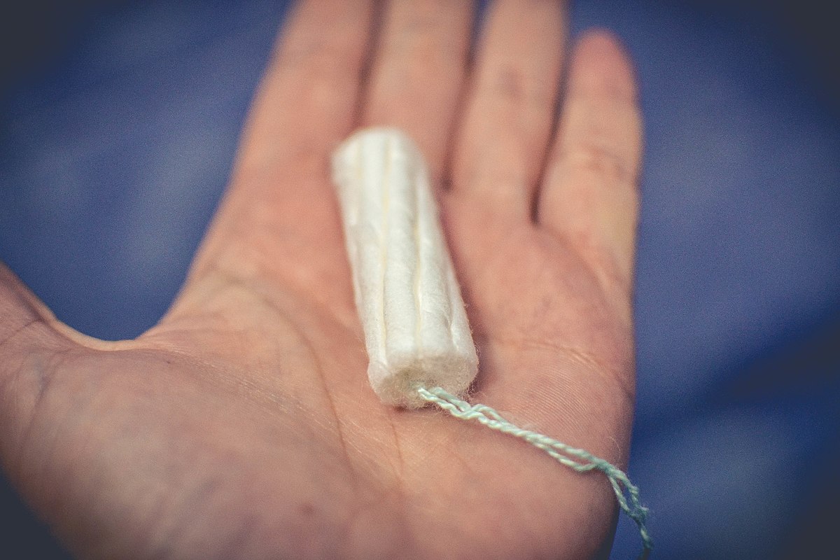 Apprendre à sa fille à mettre un tampon : comment s'y prendre?